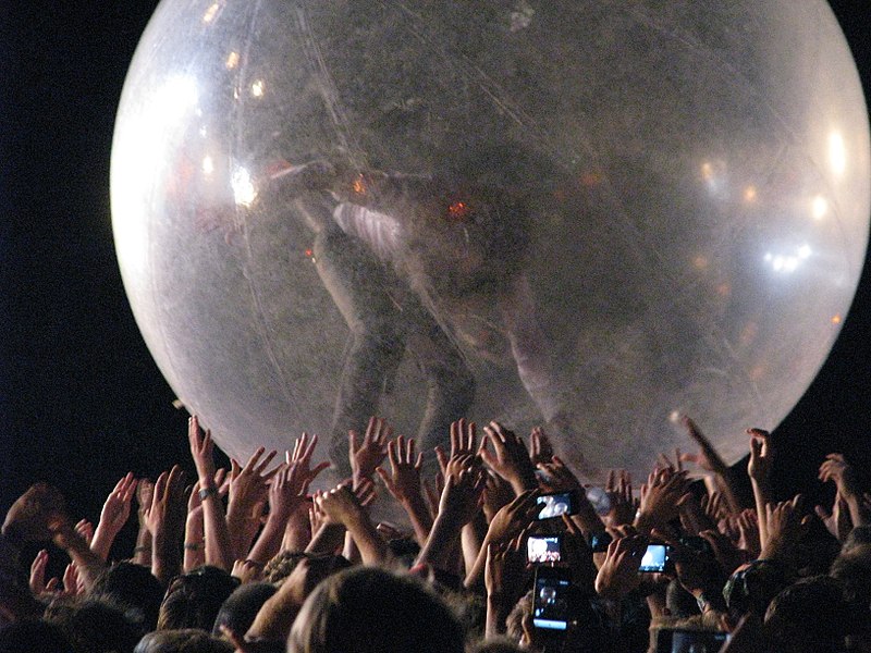 WATCH: The Flaming Lips give a tour of their Space Bubble concert - Hypebot